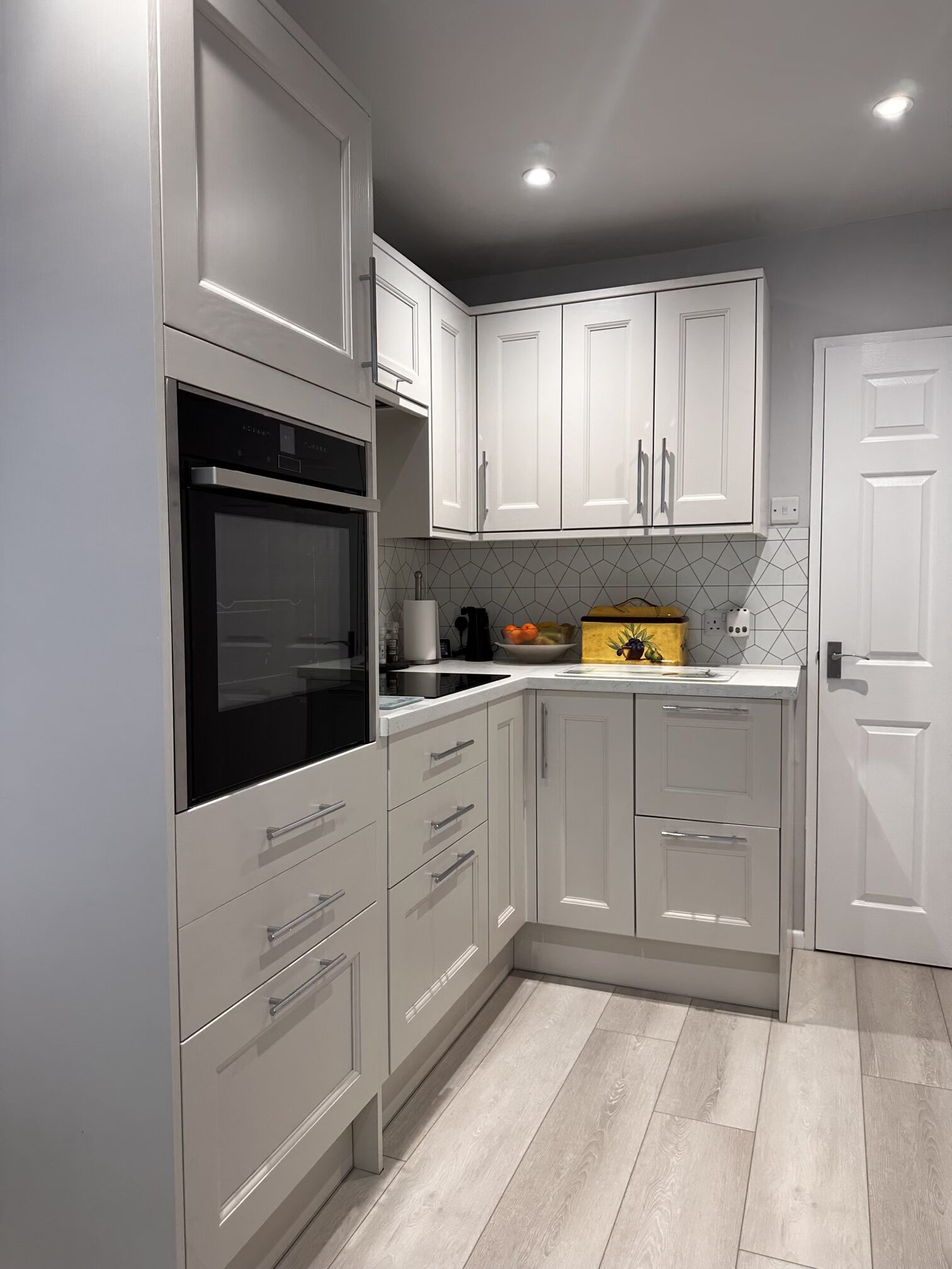 Elmbridge Porcelain Kitchen - Stanford Hart Bathrooms and ...